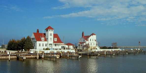 Racine Harbor Lighthouse | Travel Wisconsin
